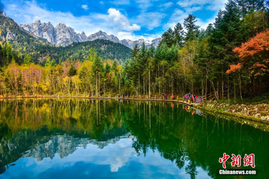 Autumn scenery of Guan'E Valley National Forest Park in China's Gansu(1)