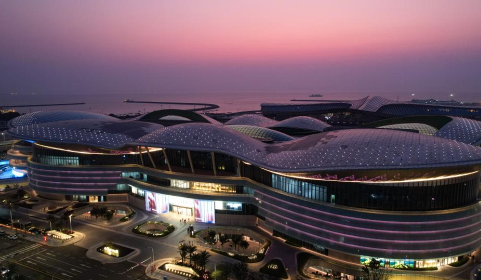 Night view of Haikou, S China's Hainan _Guangming Online