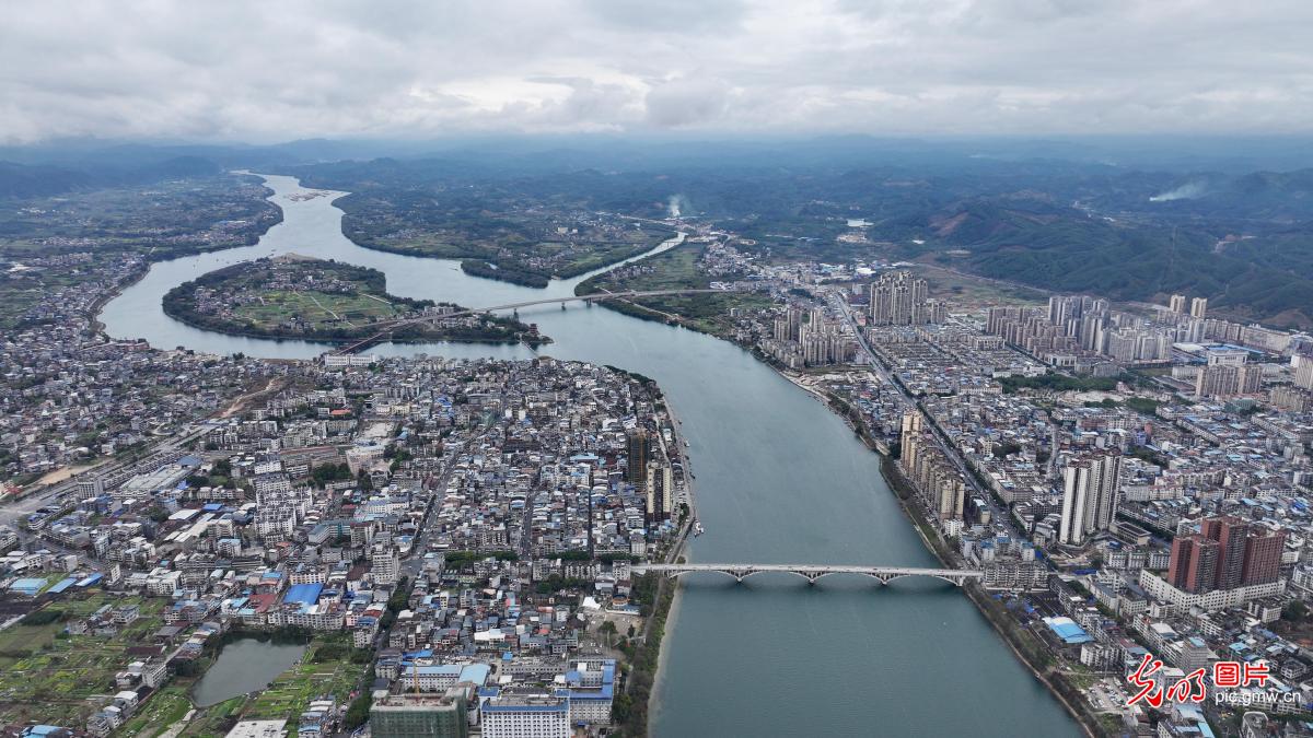 Picturesque view of Rongjiang River in S China’s Guangxi _Guangming Online