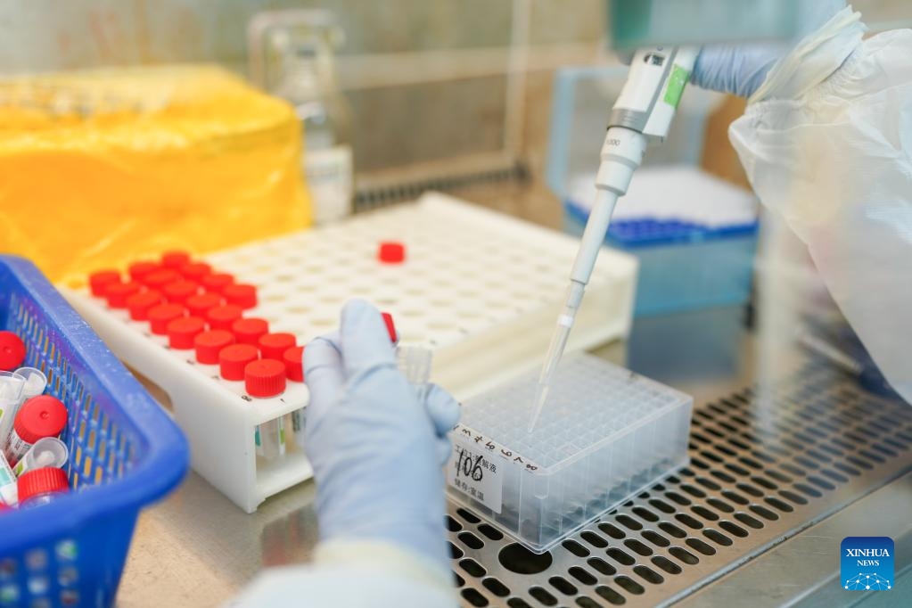 Inside COVID-19 nucleic acid testing laboratory in Shanghai _Guangming ...