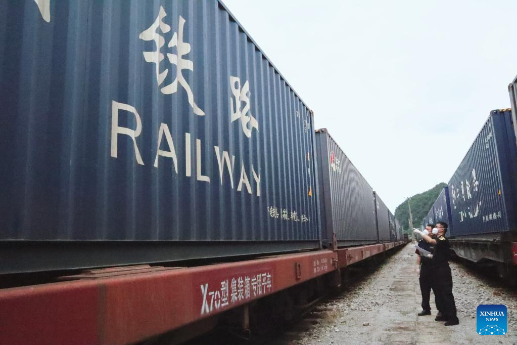 First TCM herb train from Vietnam arrives in China _Guangming Online