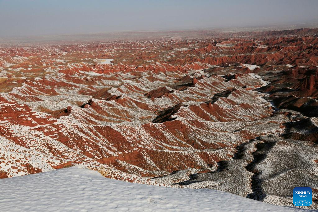 Snow scenery of Pingshanhu Canyon in NW China _Guangming Online