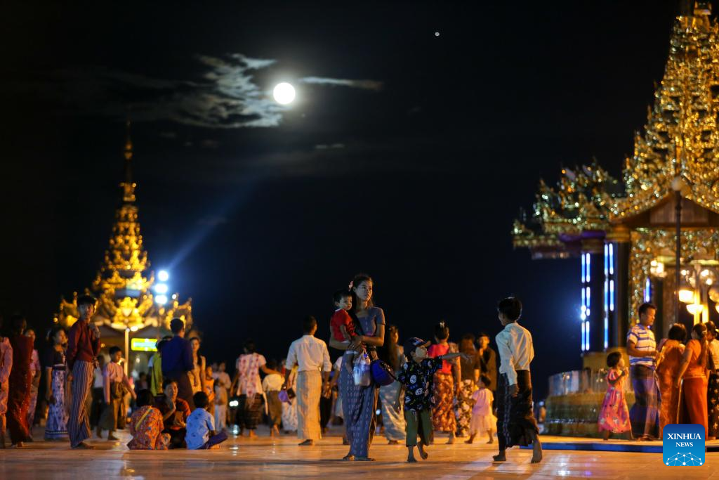 Thadingyut festival celebrated in Myanmar _Guangming Online